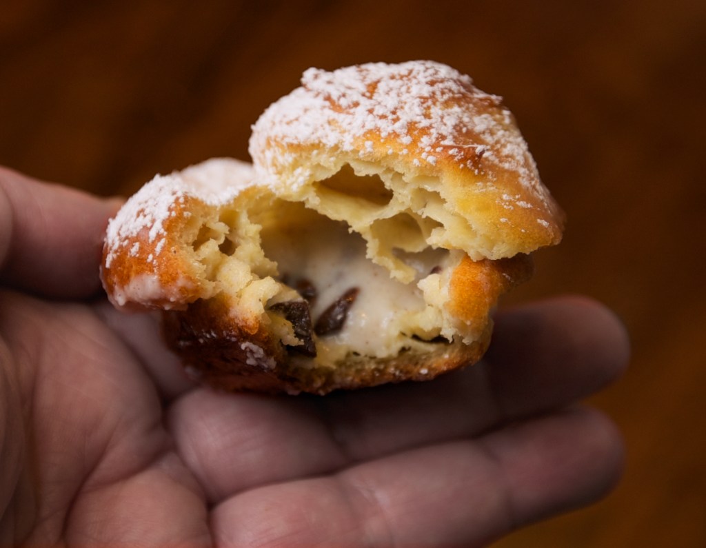 Sfinge di San Giuseppe (St. Joseph’s Cream Puffs) | Mommalatteskitchen